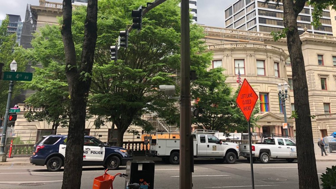 Portland, Oregon City Hall evacuated due to bomb threat | kgw.com