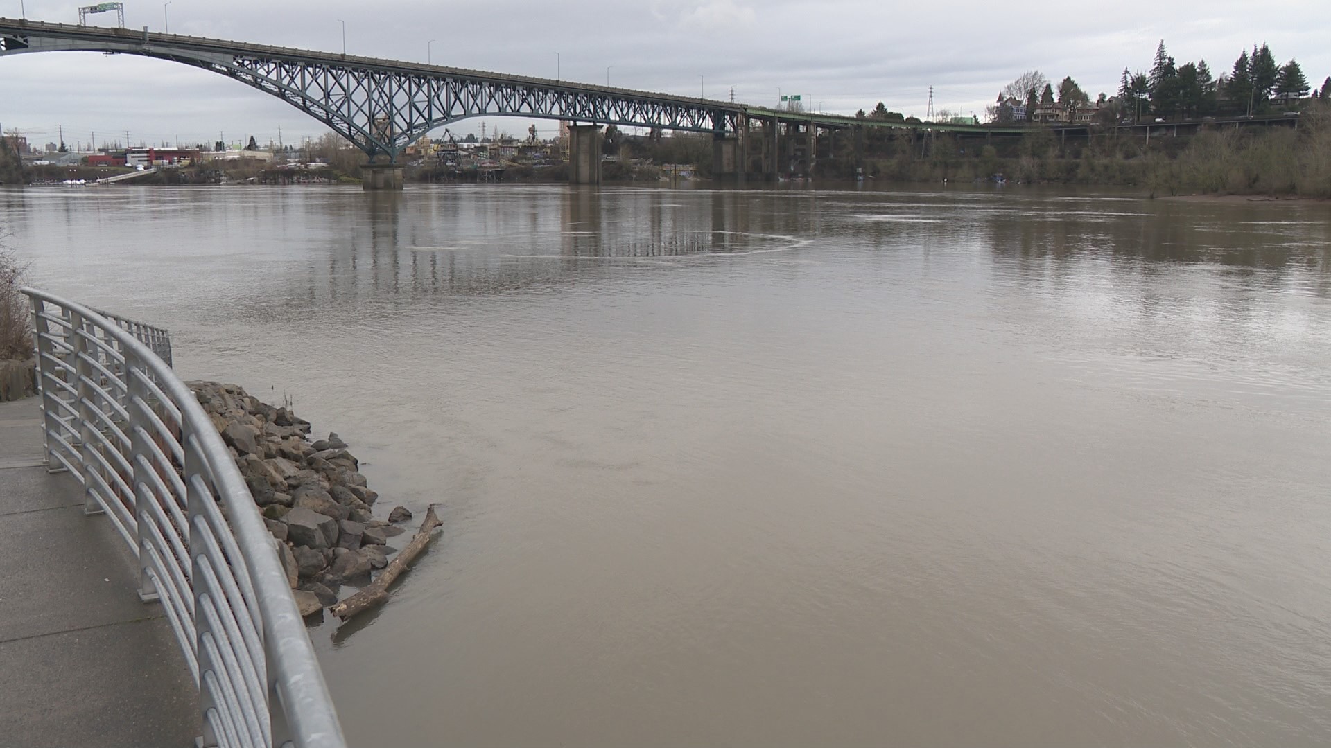 Rain causes sewage to overflow into Willamette River | kgw.com