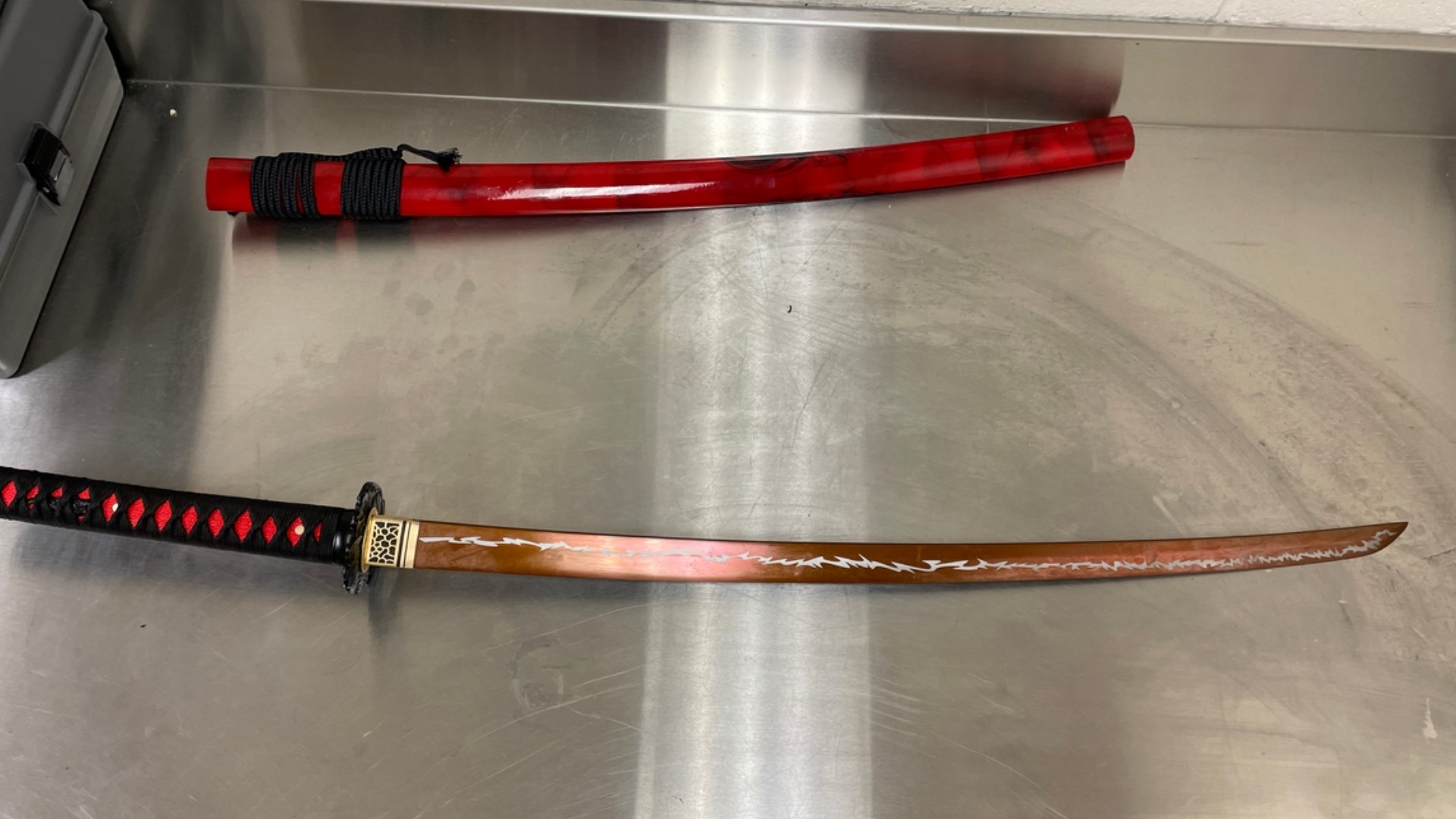 Vancouver police: Man with samurai sword threatened people | kgw.com