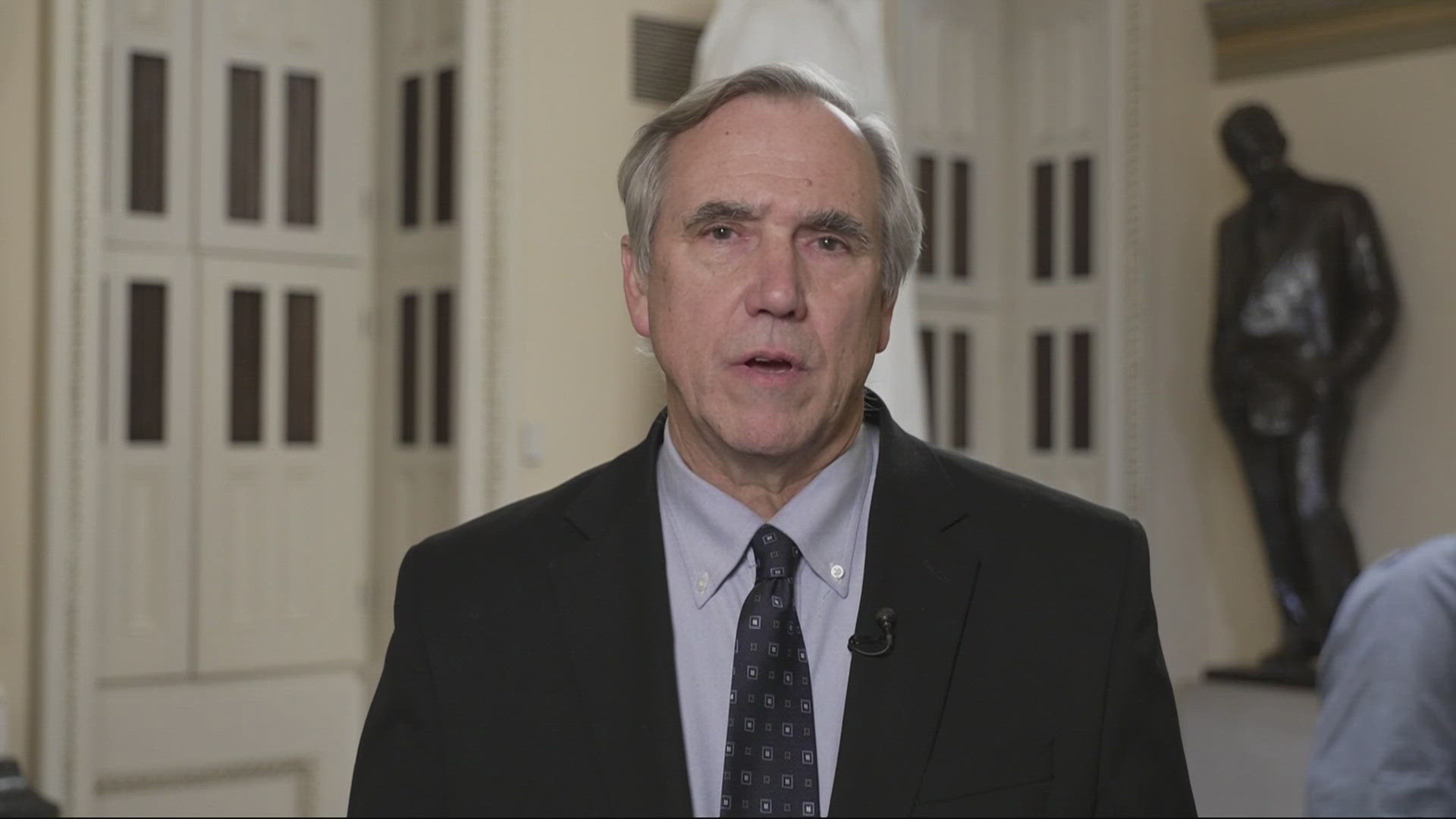 Sen. Jeff Merkley speaks out against senate vote to end federal ...