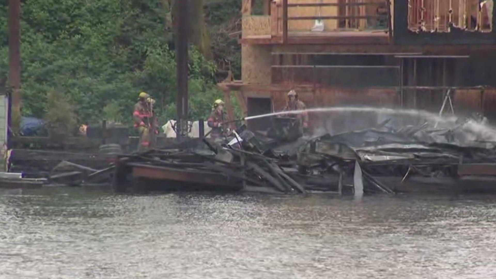 Multiple floating homes destroyed by fire on the Columbia River | kgw.com