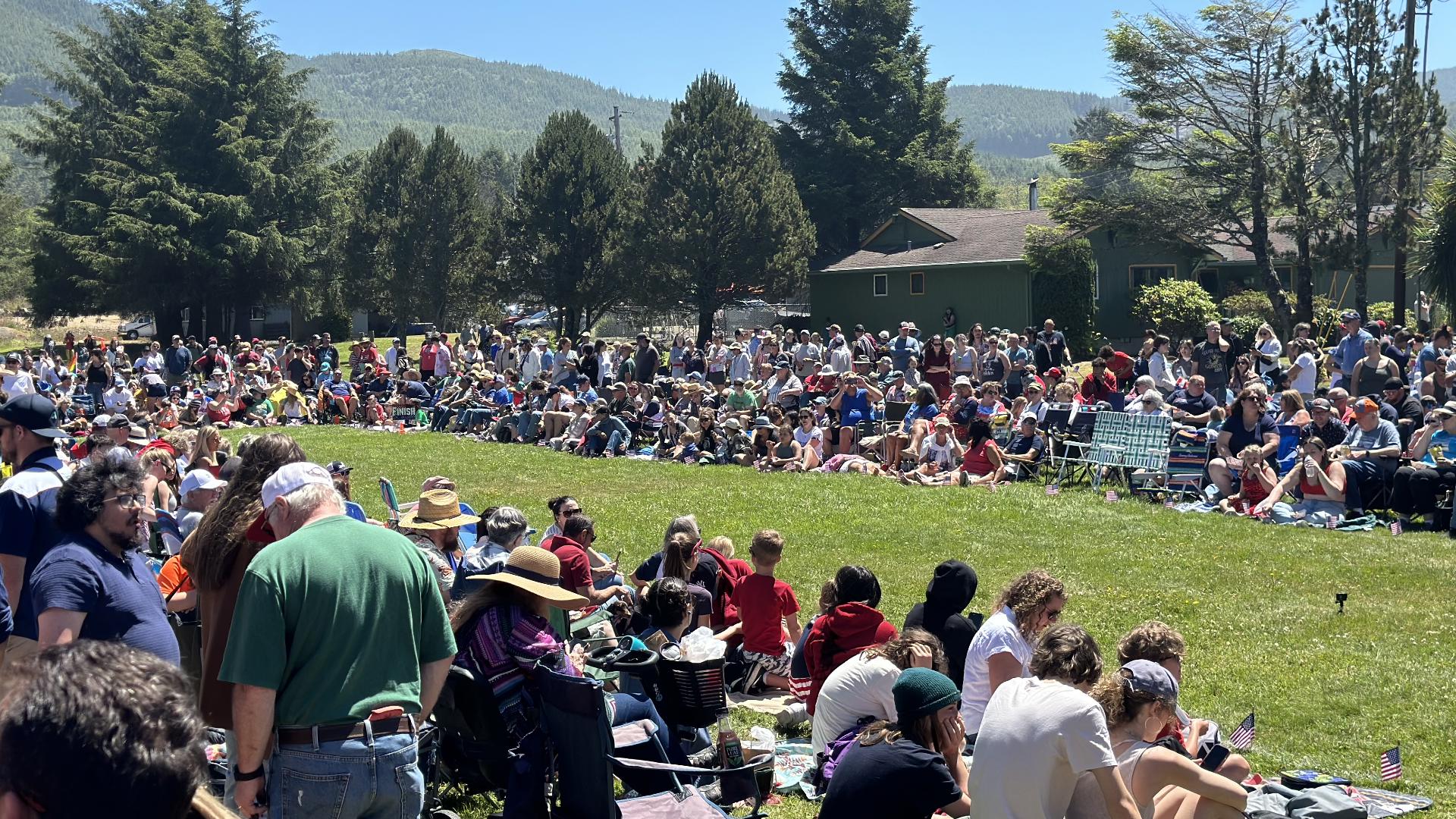 Fourth of July wiener dogs race for charity on the Oregon Coast | kgw.com