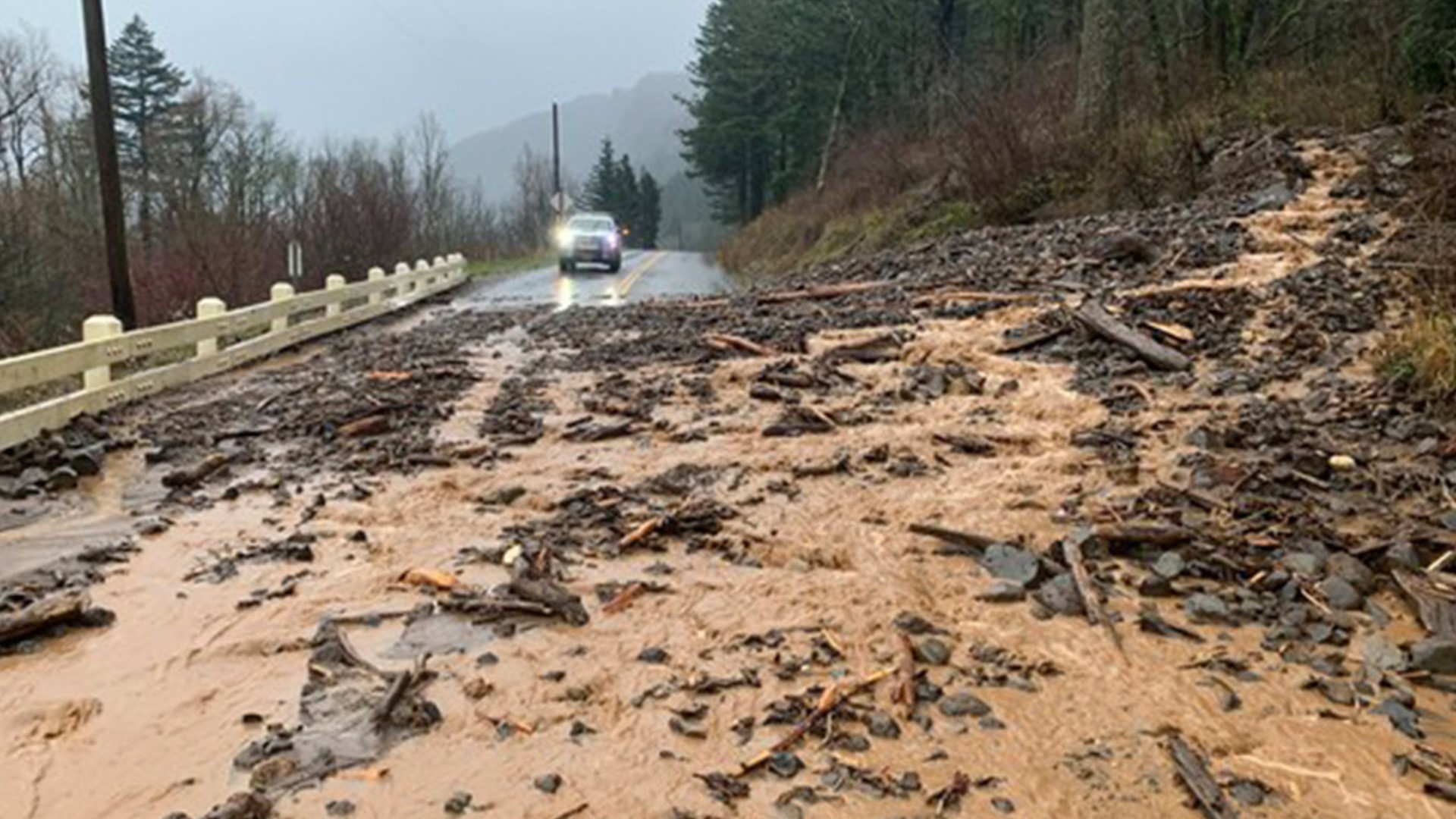 Part of Historic Columbia River Highway close due to landslide | kgw.com