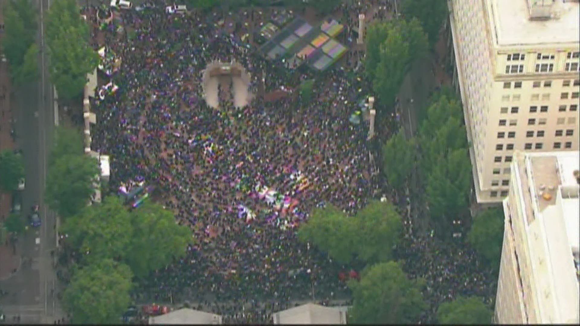 Sky 8: Thousands converge for peaceful rally at Pioneer Courthouse ...