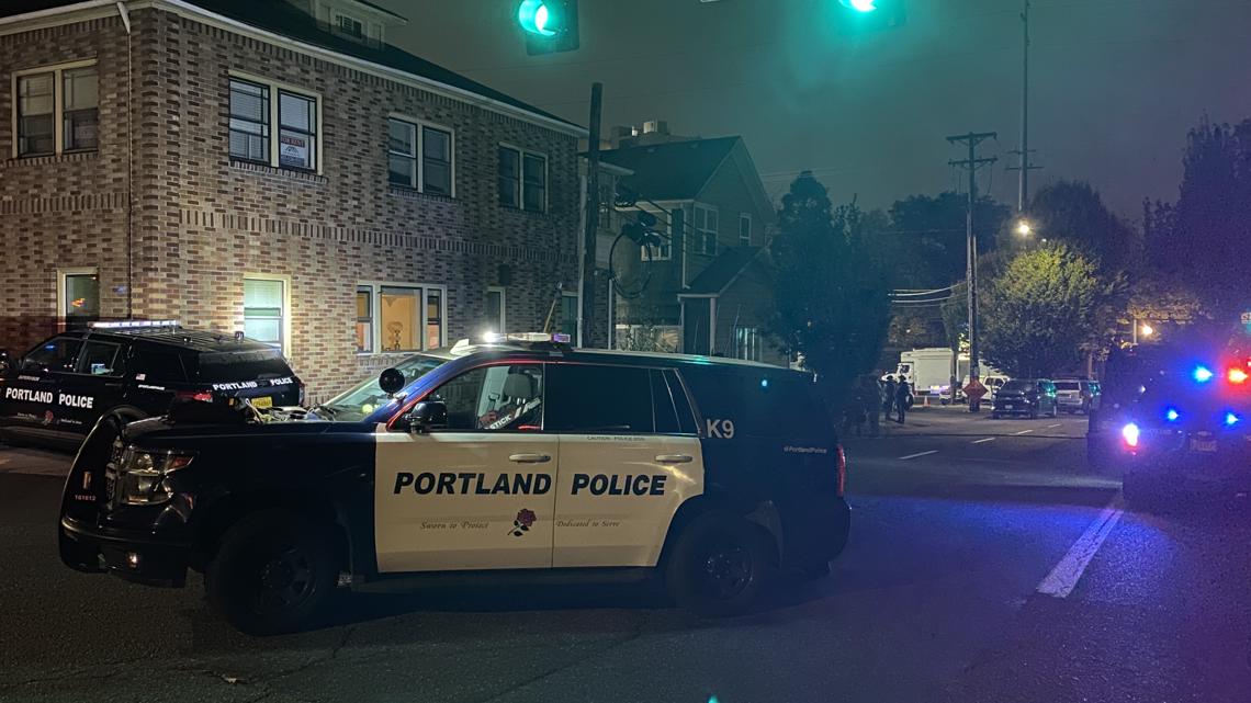 Police arrest man barricaded in Southwest Portland home | kgw.com