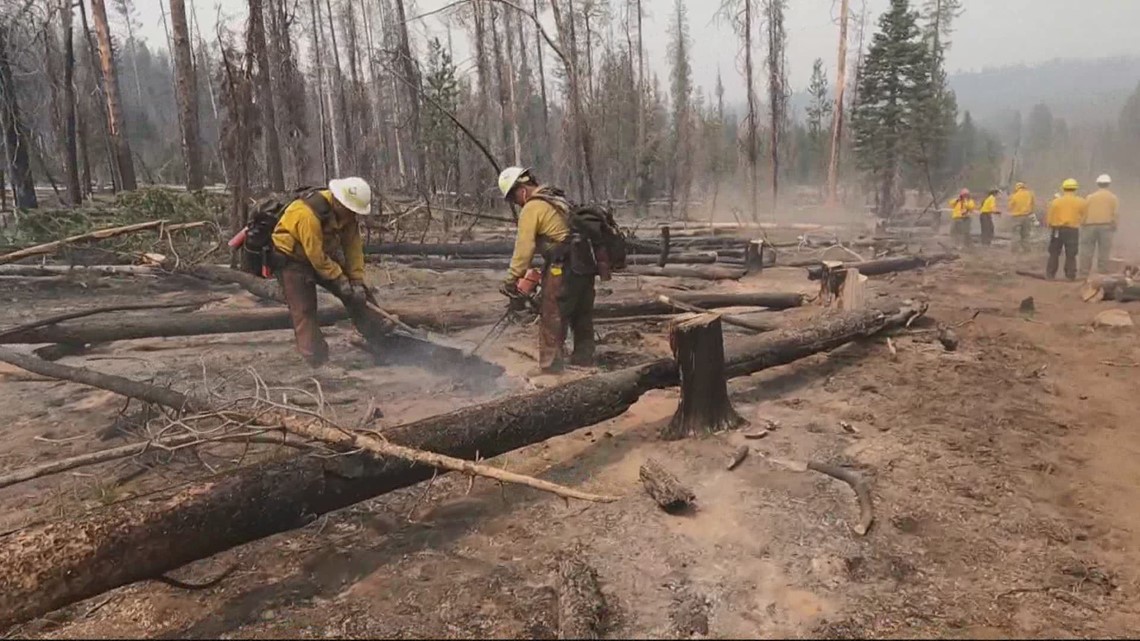 Some local crews fighting Bootleg Fire return home | kgw.com