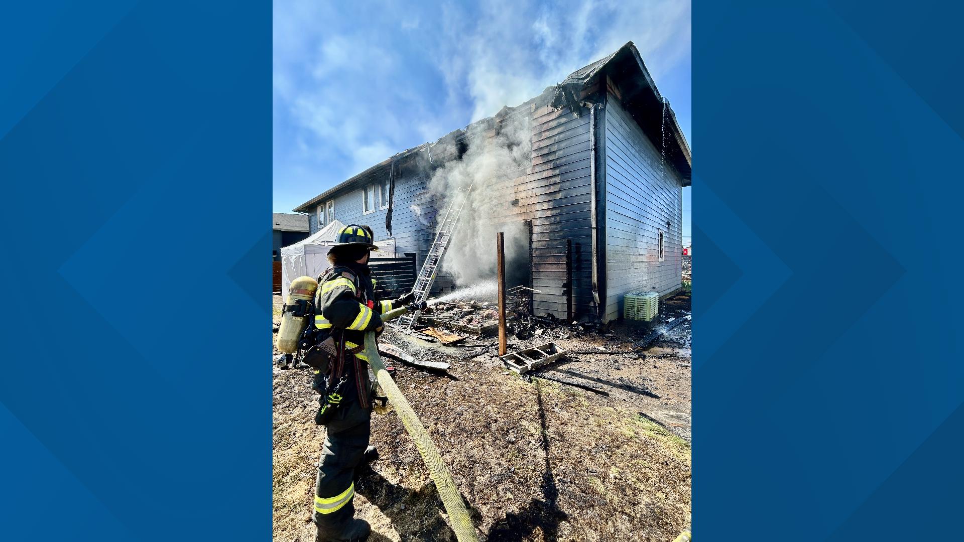 Firefighter hospitalized, 7 displaced after Vancouver apartment fire ...