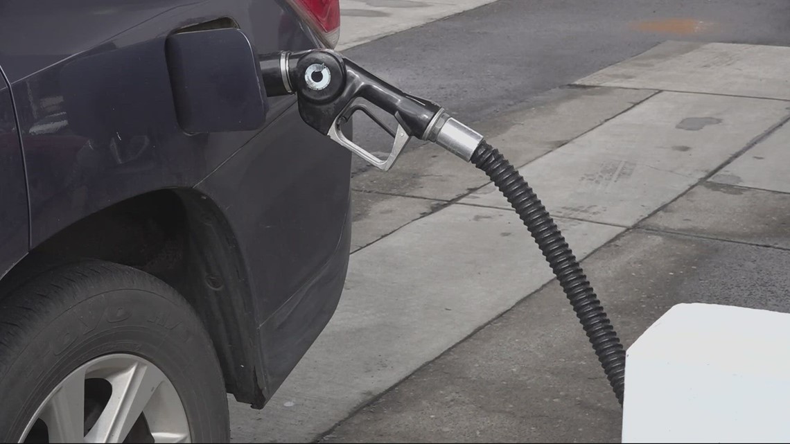 Bill that would let Oregonians pump own gas passes state House | kgw.com