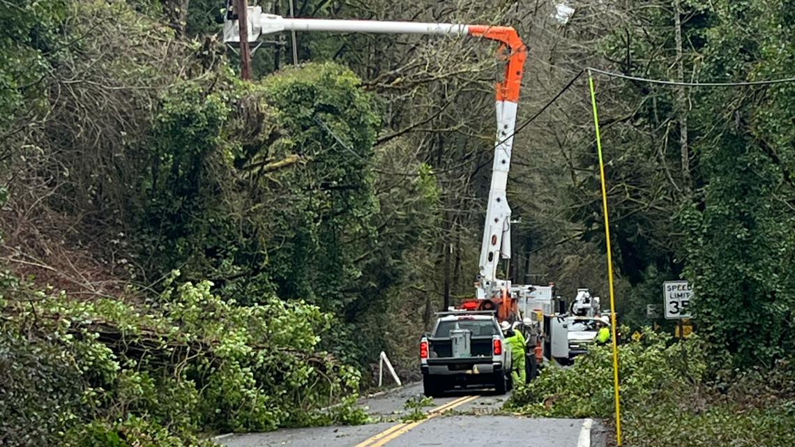 Thousands still without power in Portland metro after heavy windstorm ...