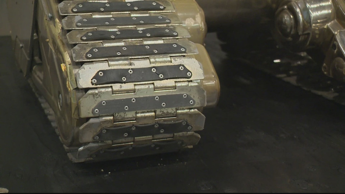 Beloved robot from 80s sci-fi film 'Short Circuit' to roll into Astoria ...