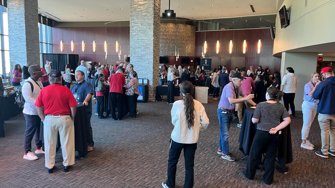 Moda Center rolls out new food offerings for upcoming season | kgw.com