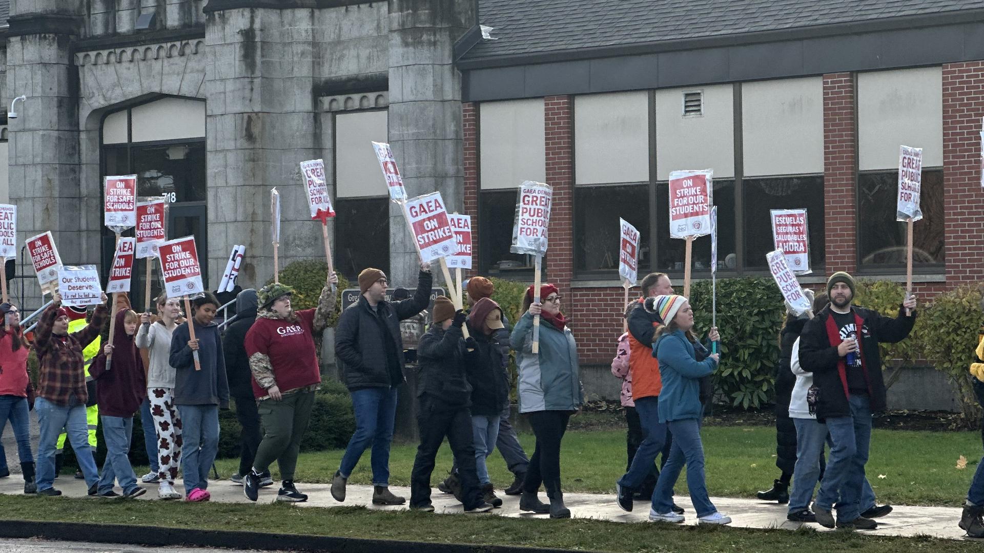 Hundreds of teachers picket in Albany amid week-long strike | kgw.com