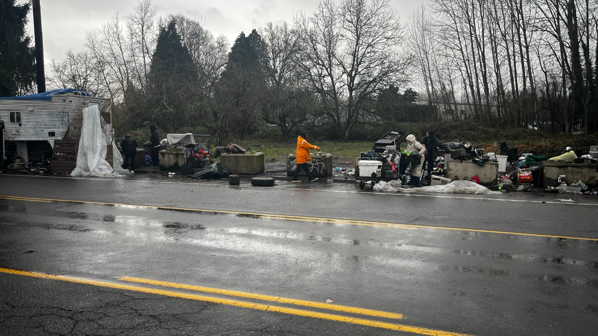 Portland crews remove one of the city’s largest homeless camps | kgw.com