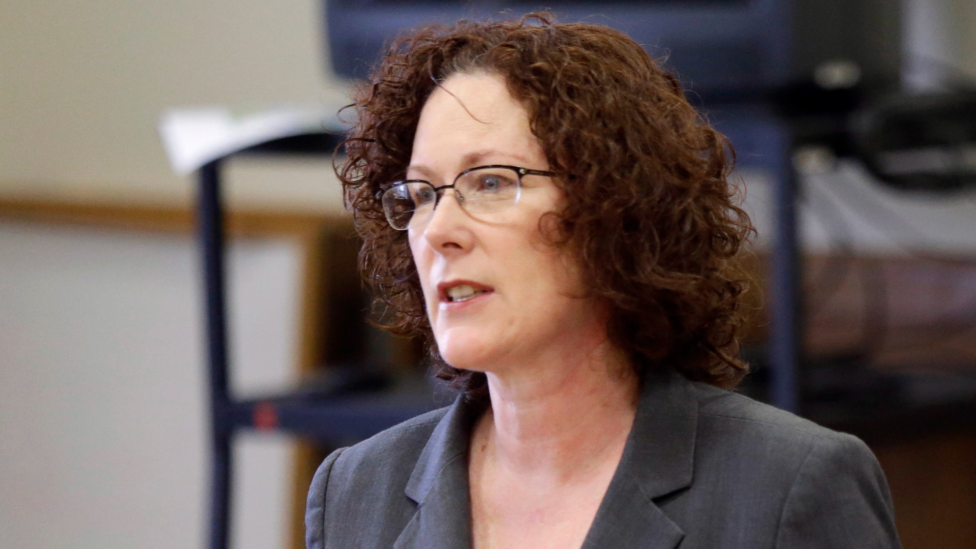 Hoyle wins US House seat in Oregon's 4th District | kgw.com