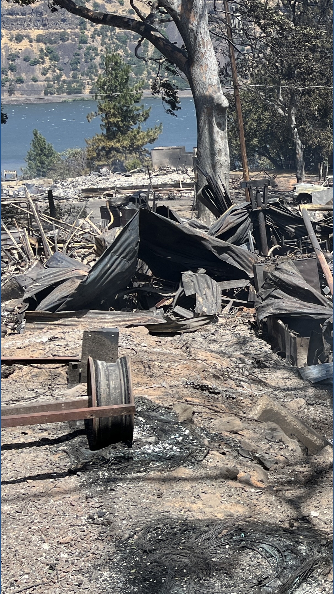Rowena Fire destroys at least 20 homes, leaving residents devastated ...