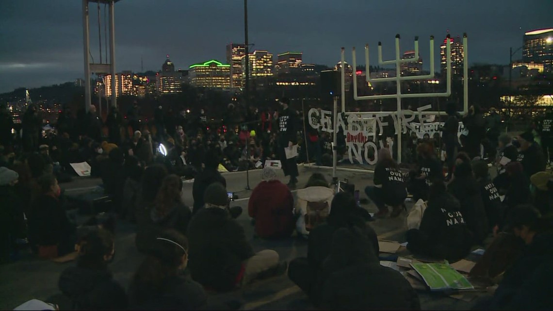Protesters calling for Israel-Hamas cease-fire block Portland's ...