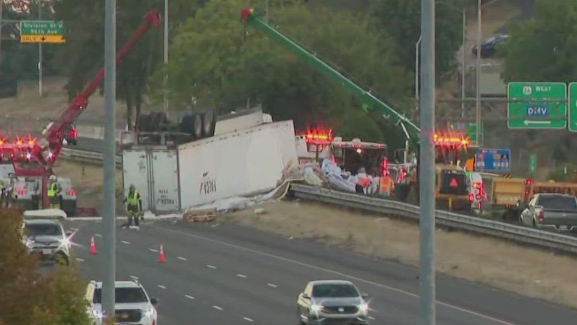 Major traffic delays on I-205 after semi-truck crash in Southeast ...