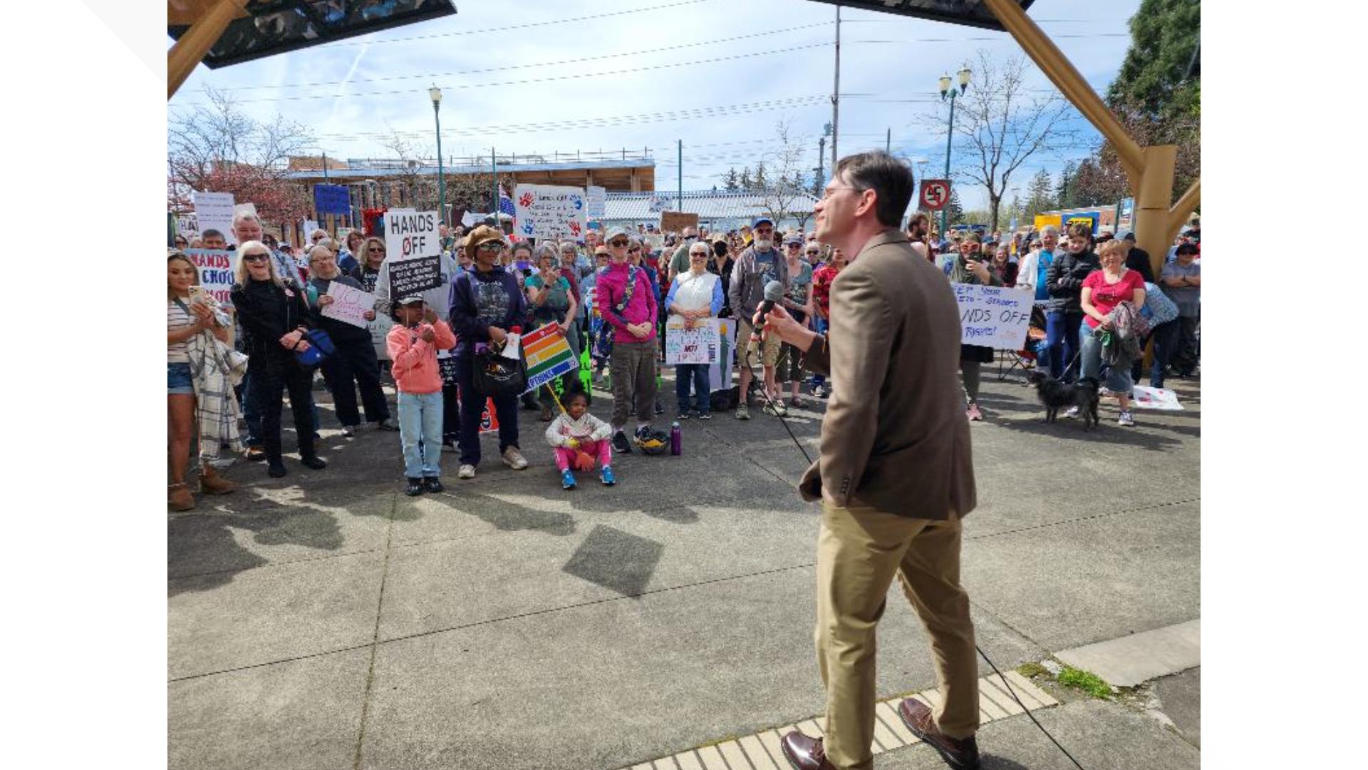 Thousands gather in Portland for anti-Trump 'Hands Off' protest | kgw.com