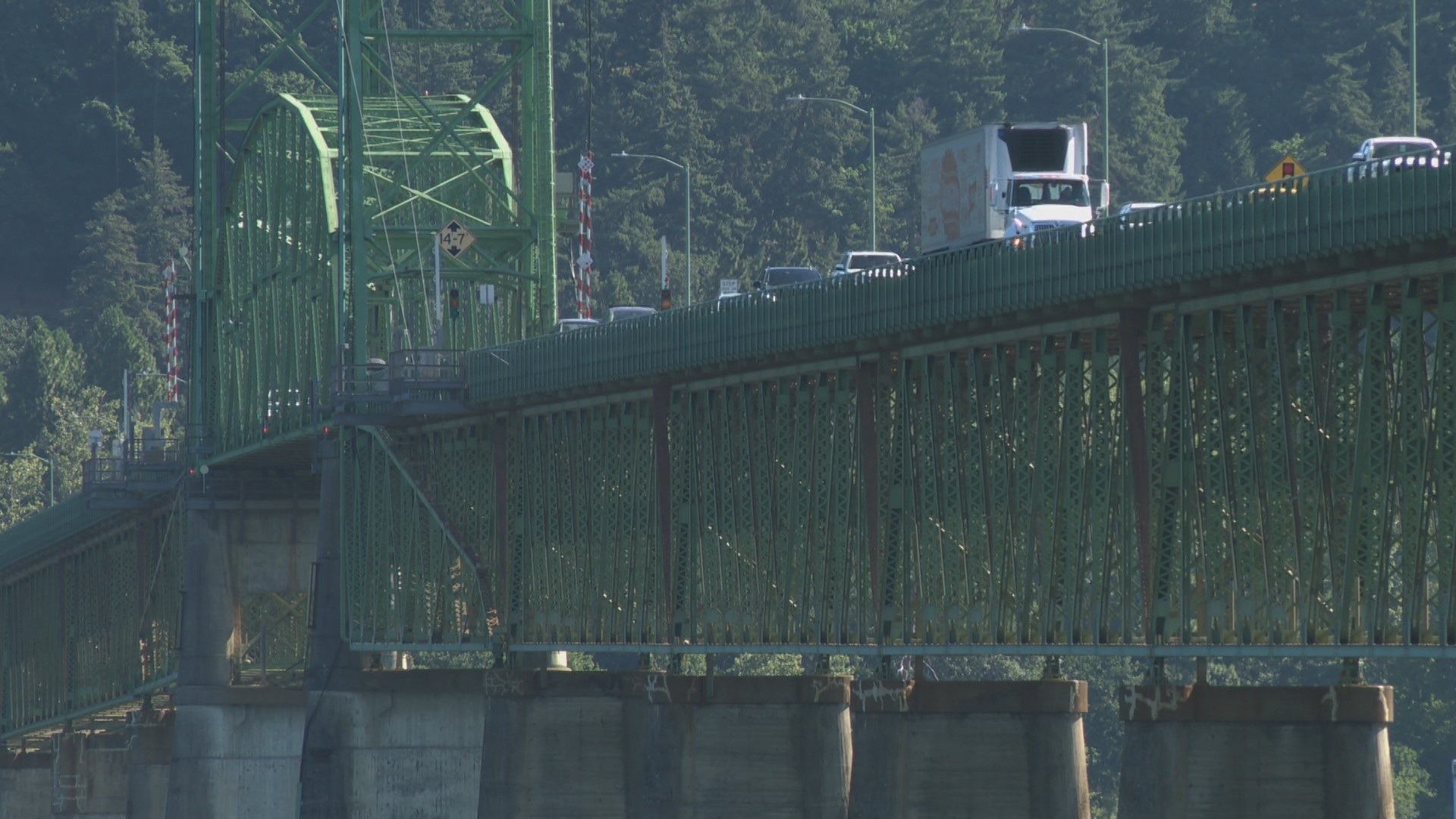 Hood River Bridge closed due to damage from truck crash | kgw.com