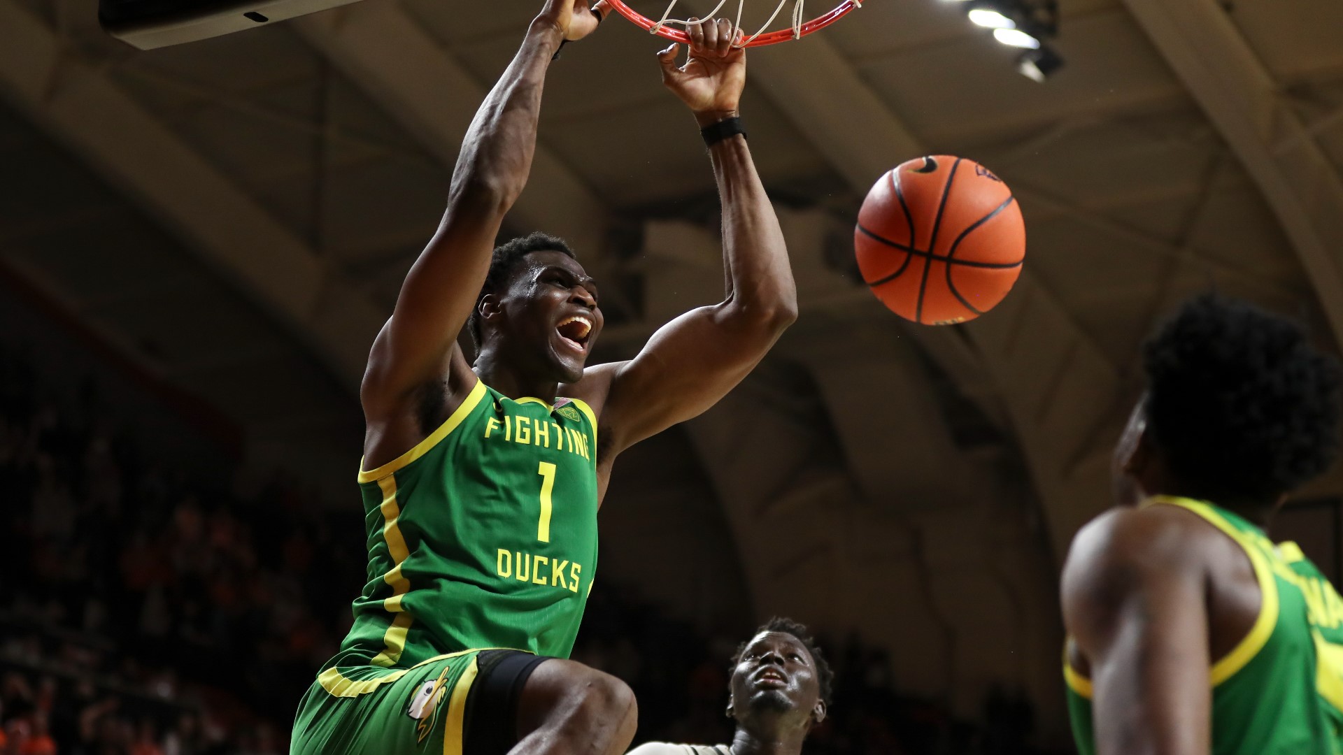 N'Faly Dante's late dunk sends Ducks past Beavers 60-58 | kgw.com