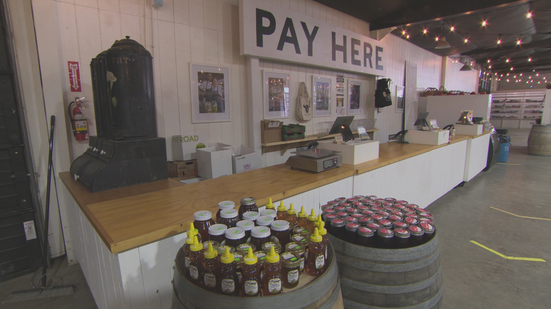 Owners of Oregon family farm stands claim threat from state policy ...