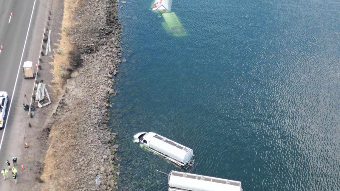 I-84 reopens at Biggs Junction after trucks crashed into river | kgw.com