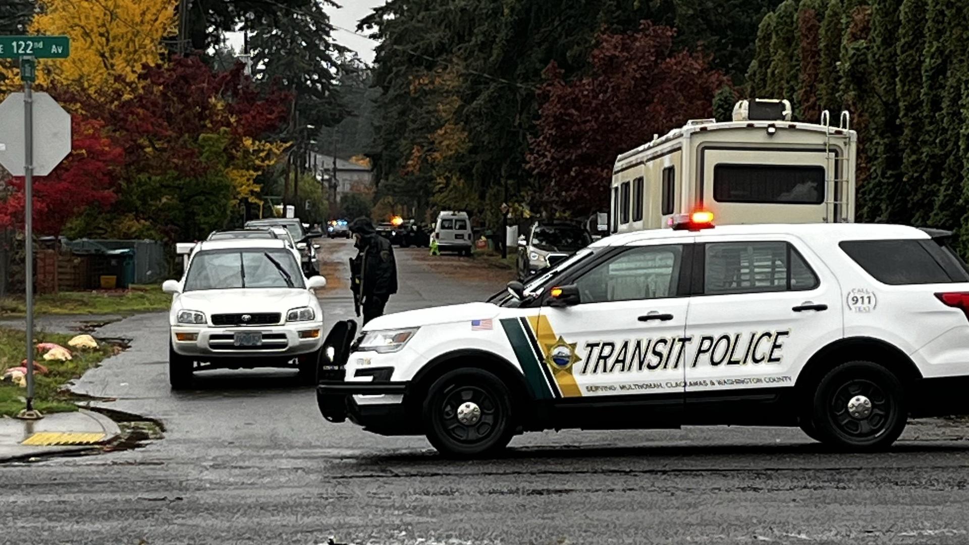 Portland police searching for armed suspect in SE Portland | kgw.com