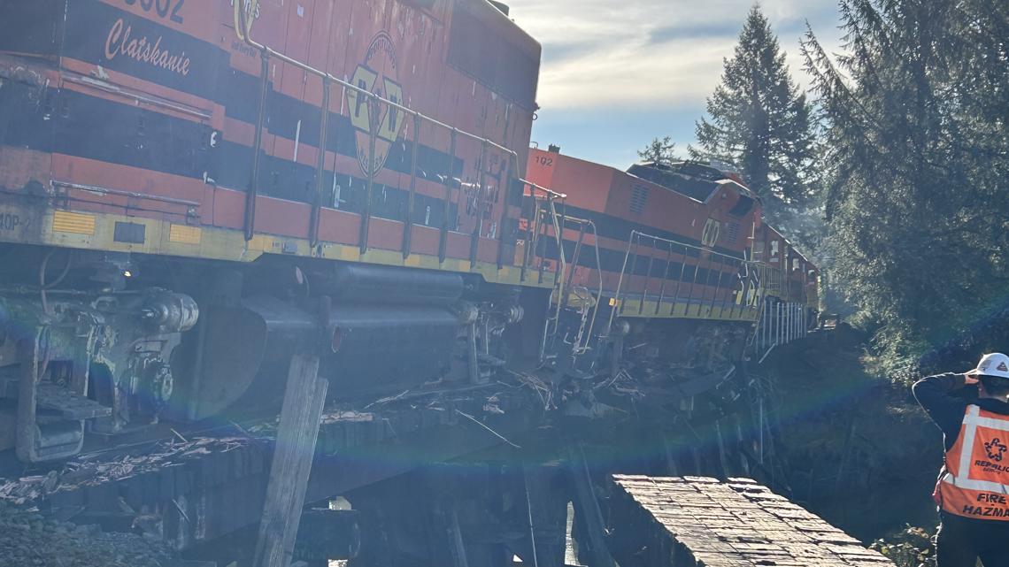 Railroad bridge damaged in derailment near Oregon coast | kgw.com