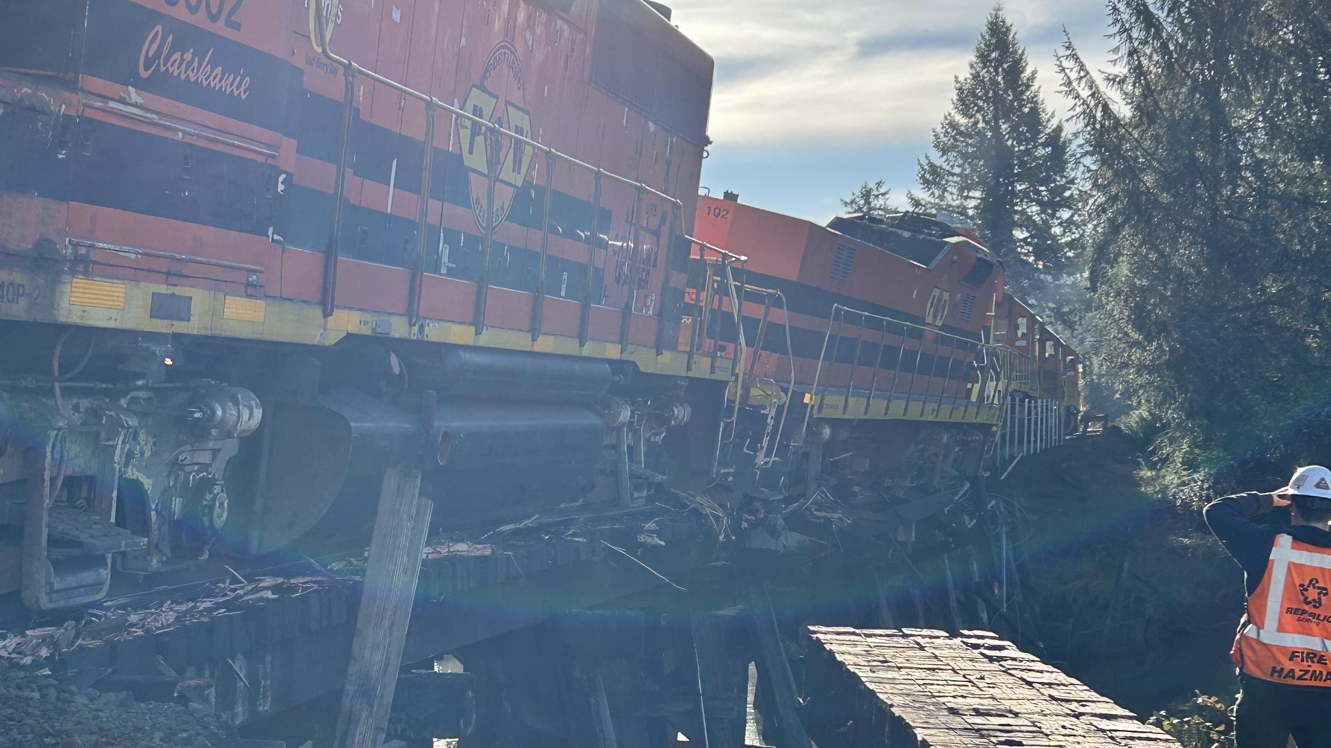 Railroad bridge damaged in derailment near Oregon coast | kgw.com