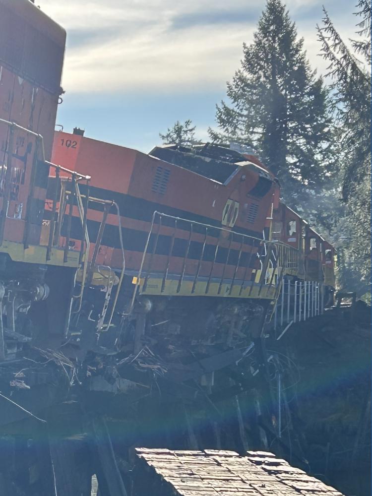 Railroad bridge damaged in derailment near Oregon coast | kgw.com