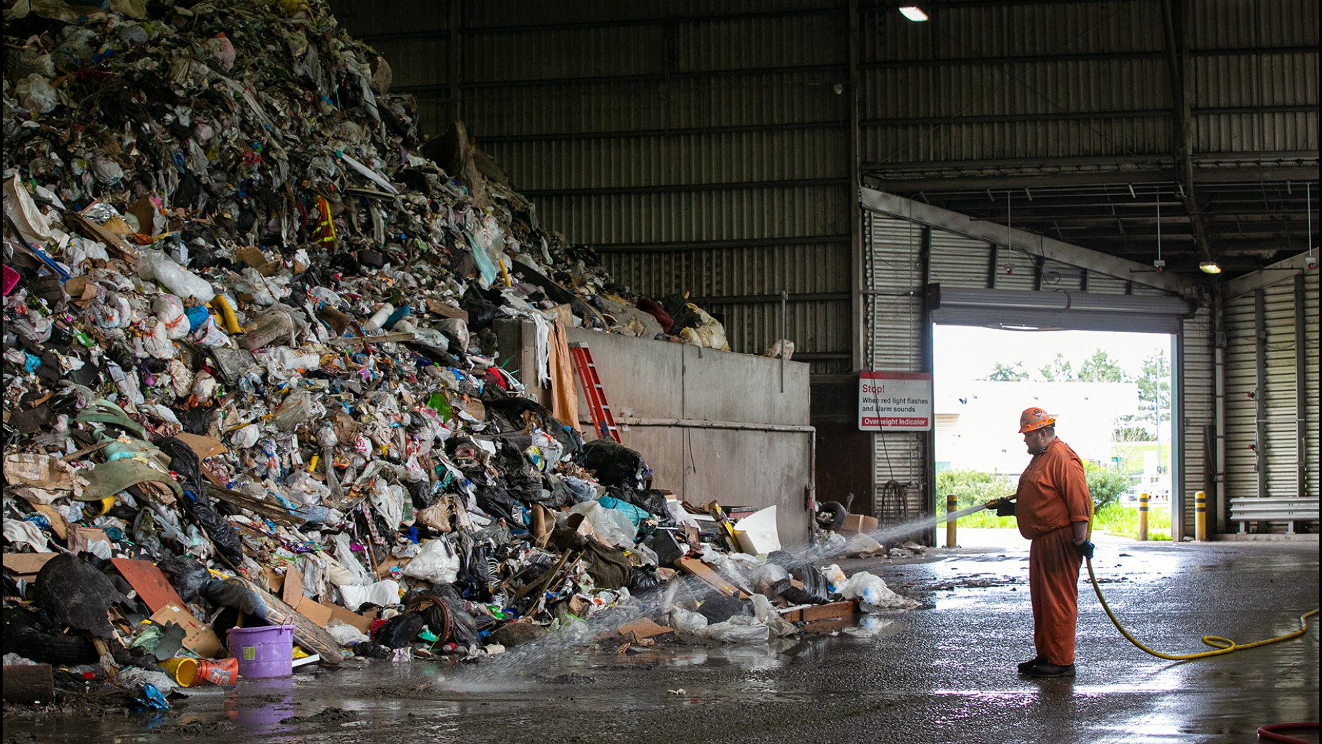 Oregon helping clear mountain of trash in Snohomish County | kgw.com