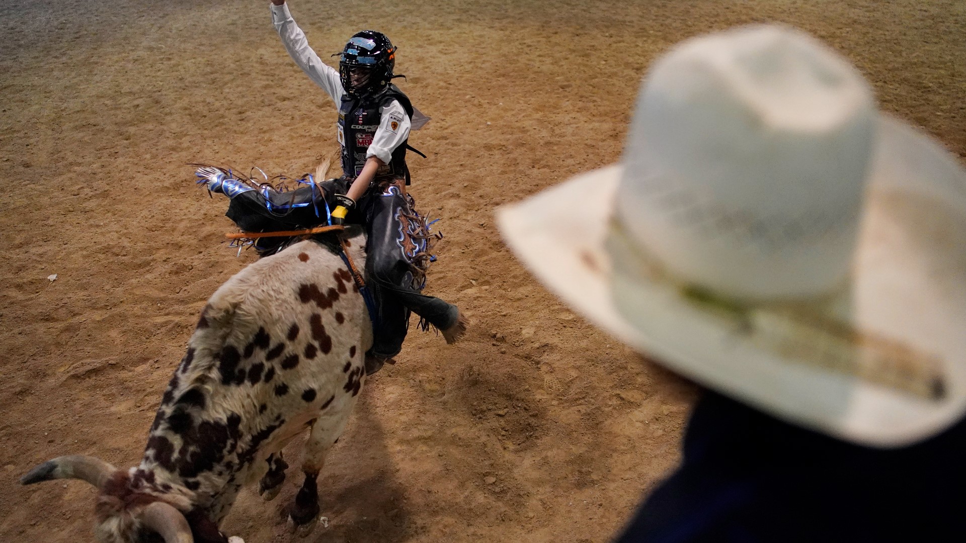 Oregon teen wants to be first woman at bull riding's top level | kgw.com