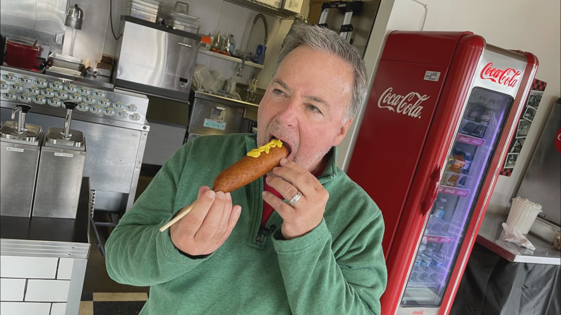 Rod Hill makes corns dog at Pronto Pup | kgw.com