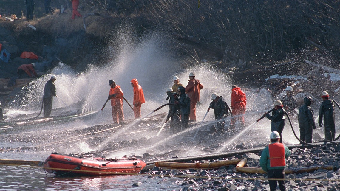 Photos: 1989 Exxon Valdez oil spill in Prince William Sound, Alaska ...