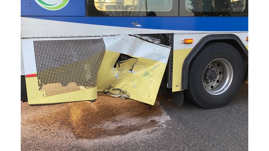 Motorcycle rider dies following crash with TriMet bus in Portland | kgw.com