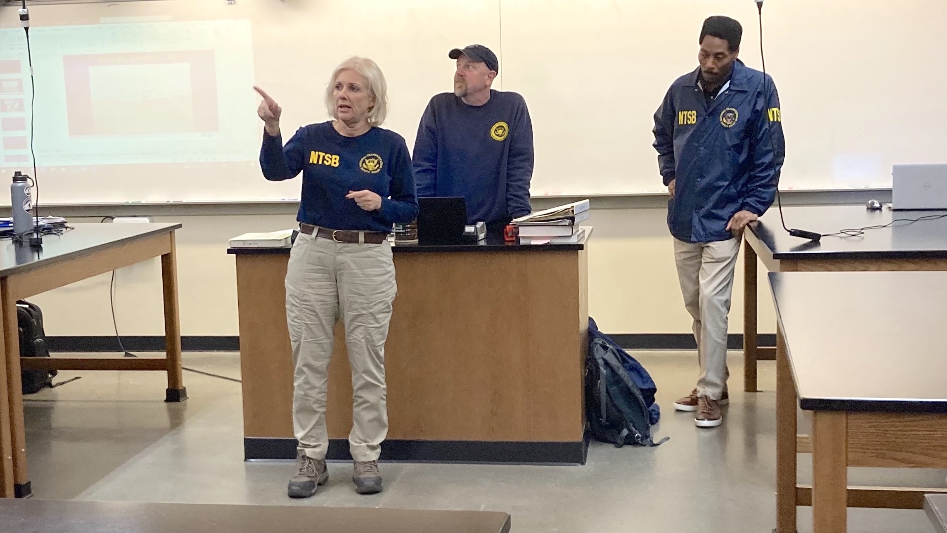 NTSB leaders visit class of Portland teacher who found door plug | kgw.com