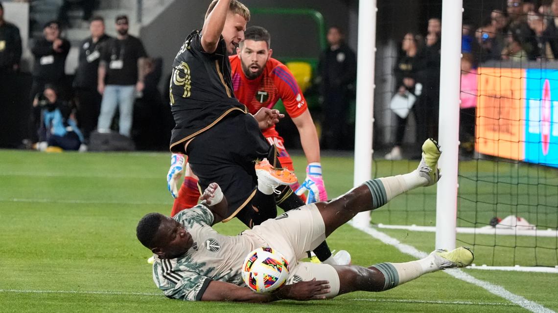 Chara sets MLS record in Timbers' 3-2 loss to LAFC | kgw.com
