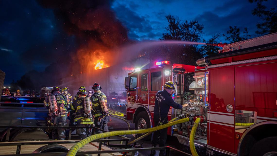 Fire destroys business in Southeast Portland | kgw.com