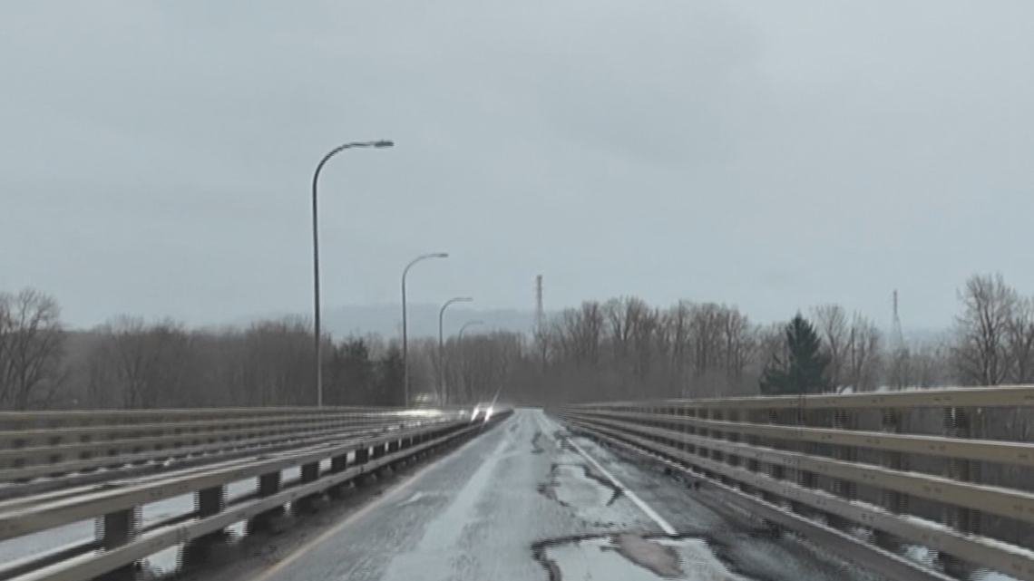 Camas Slough Bridge on SR-14 closed for asphalt repairs | kgw.com