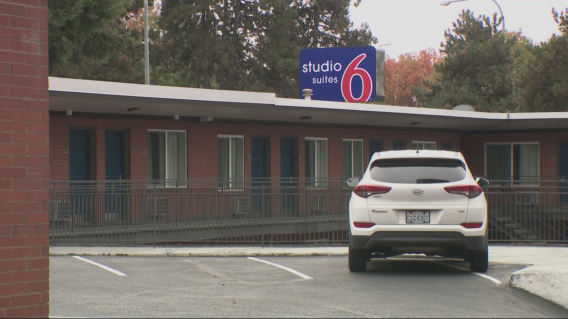 Dad dead, 6-year-old in critical condition after driver hits them in ...