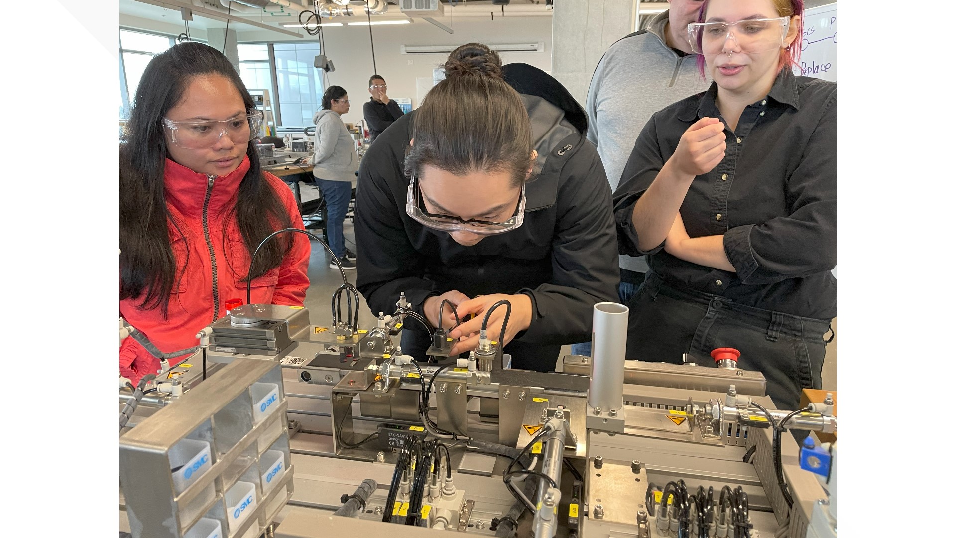 PCC offers two-week crash course in high-tech manufacturing | kgw.com