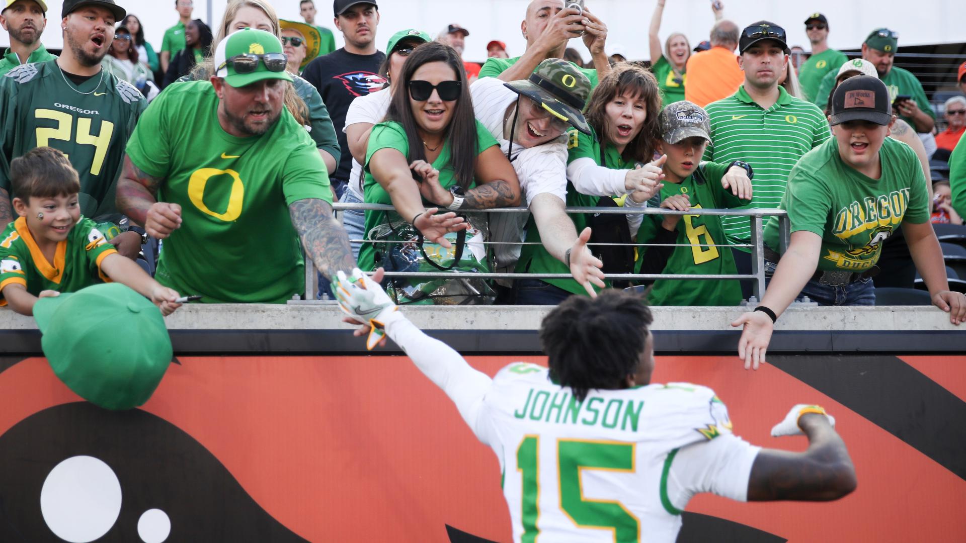University of Oregon beats Oregon State in rivalry game | kgw.com