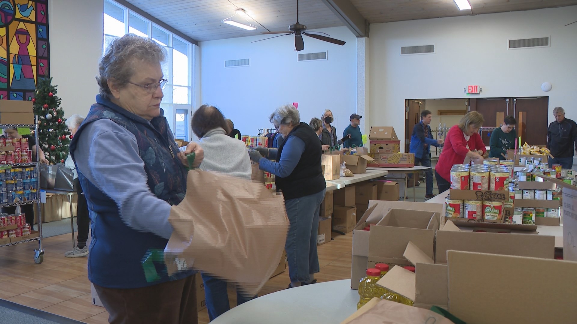 Volunteers pack food bags for Beaverton High School students | kgw.com