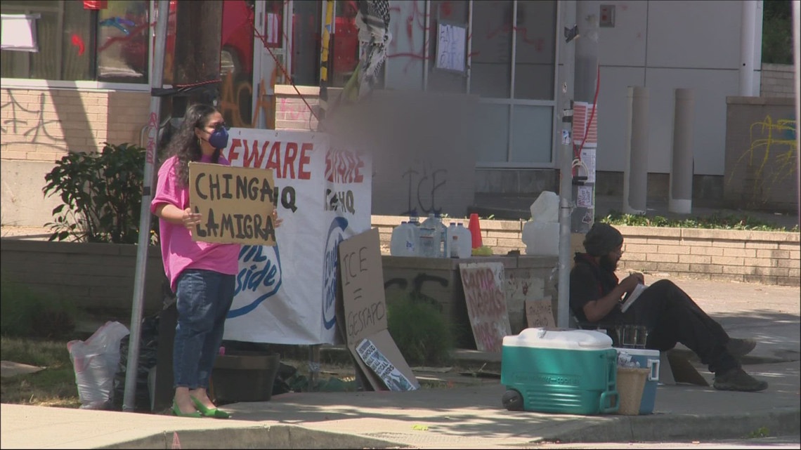 Portland police arrest 3 people at protest outside ICE facility | kgw.com