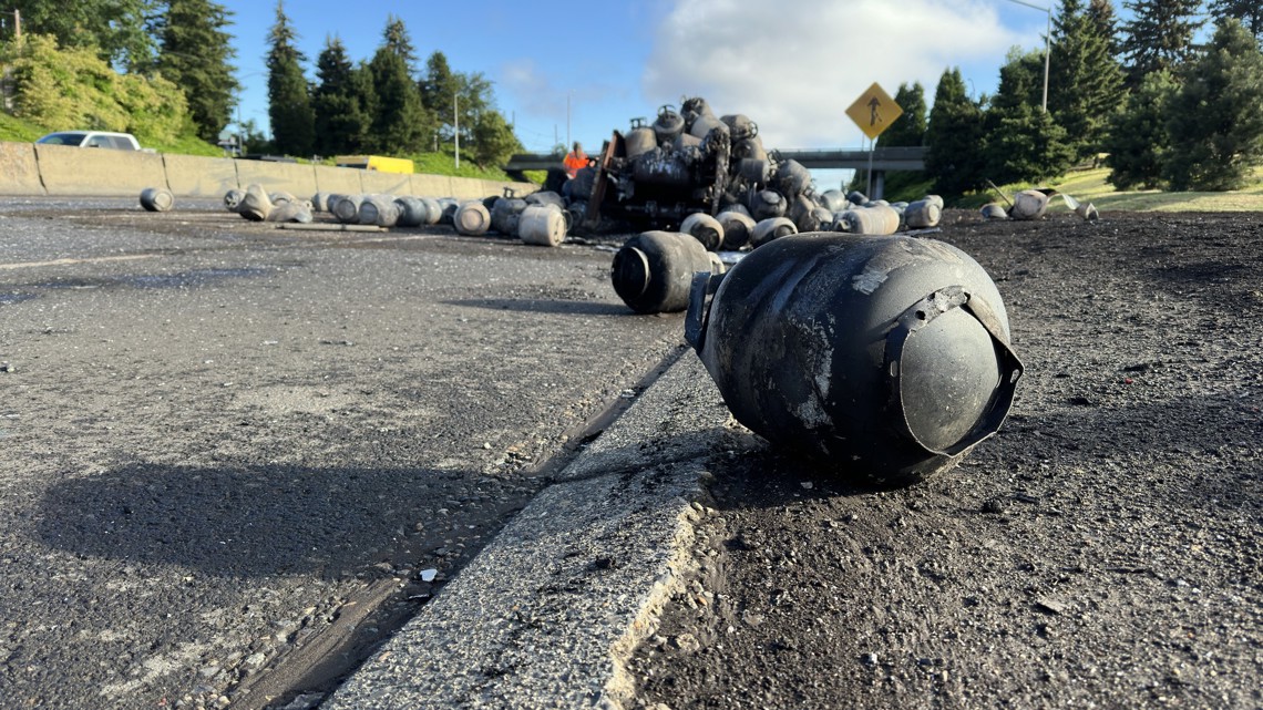 Vehicle carrying propane tanks caught on fire forcing closure of I-5 ...