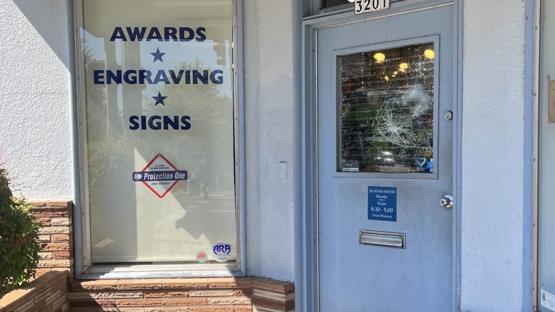 Windows smashed at 7 Portland businesses; man arrested | kgw.com