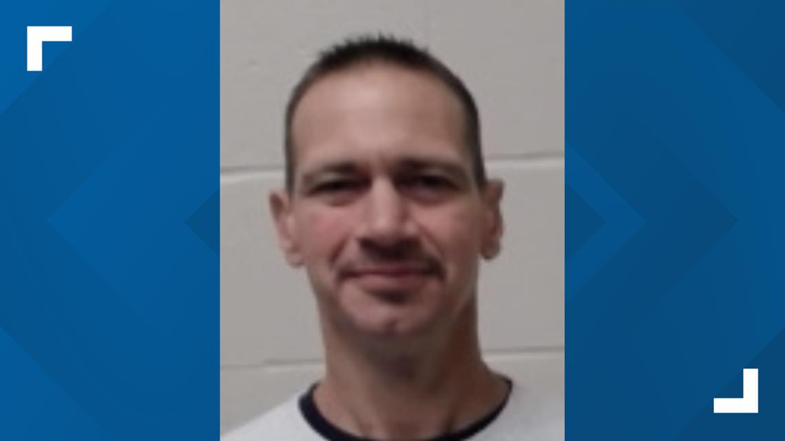 Inmate escapes from work crew in Salem | kgw.com