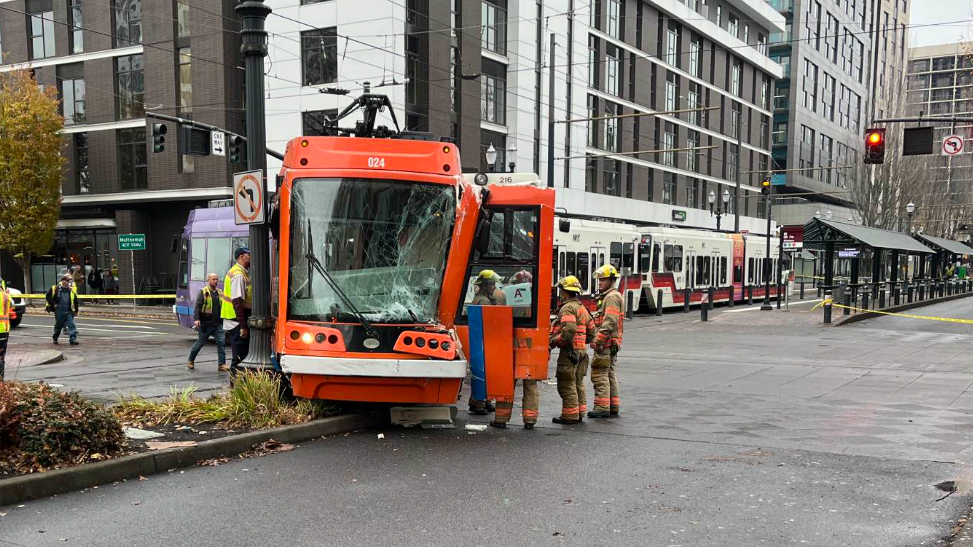MAX train, Portland Streetcar derail after crash; 2 injured | kgw.com