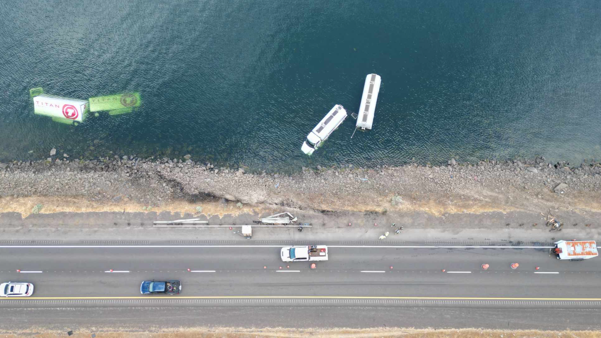 I-84 reopens at Biggs Junction after trucks crashed into river | kgw.com