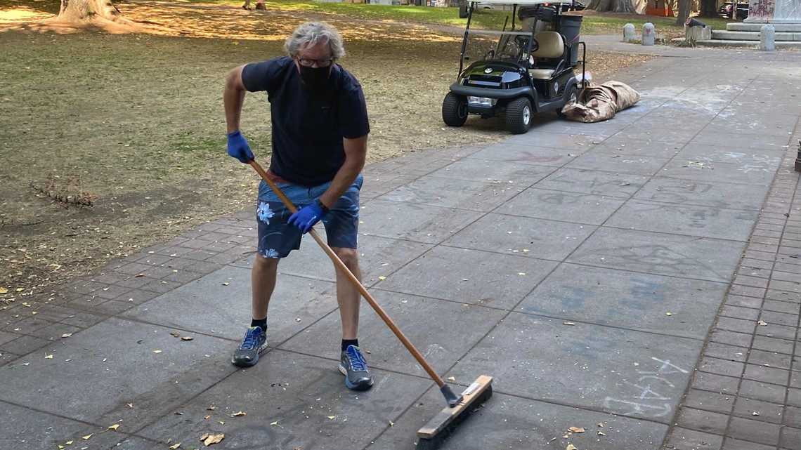 3 brothers help pick up trash in downtown Portland | kgw.com